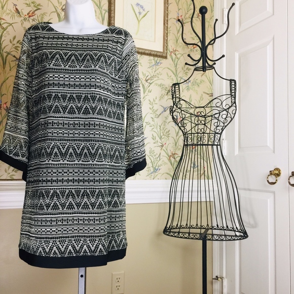 Emma & Michele | Dresses | Fabulous Emma Michelle Bell Sleeve Dressw14 ...